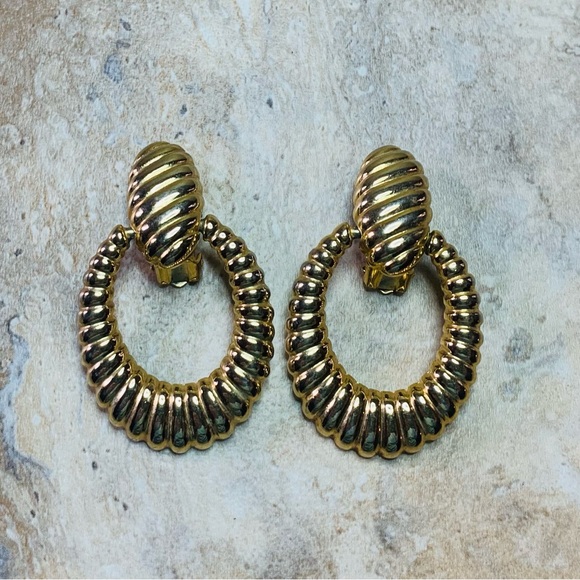 Source Unknown | Jewelry | Vintage Gold Toned Knocker Style Clip ...